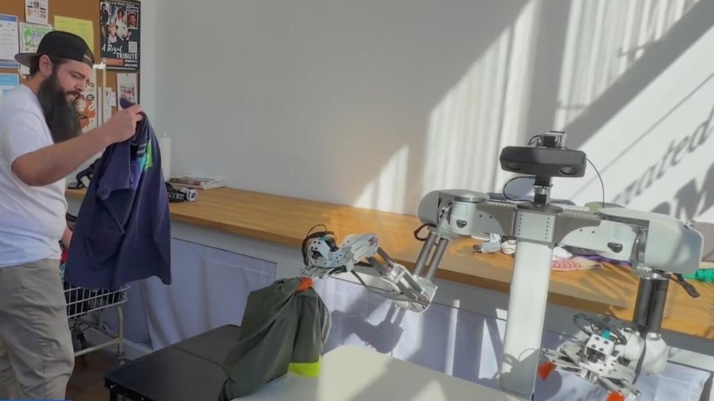 Clothes-folding robot joins San Francisco laundry business's workforce