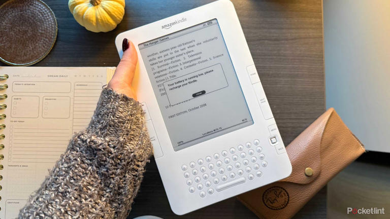 I tried to read a book on a 15 year old Kindle - here's how it went