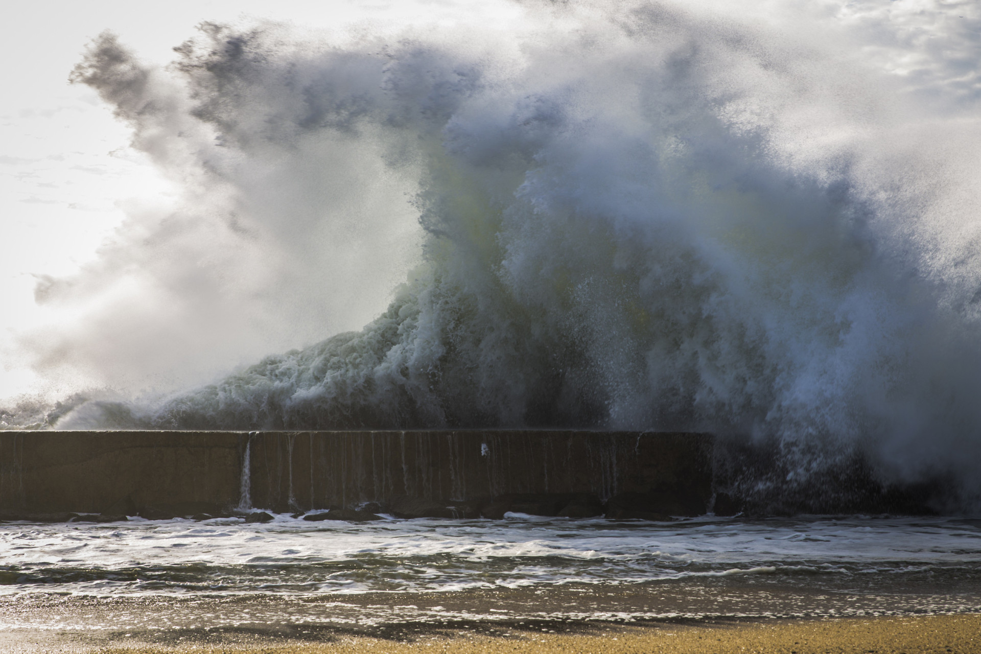 Alerte rouge : un tsunami en Europe "certain à 100 %" selon certains ...
