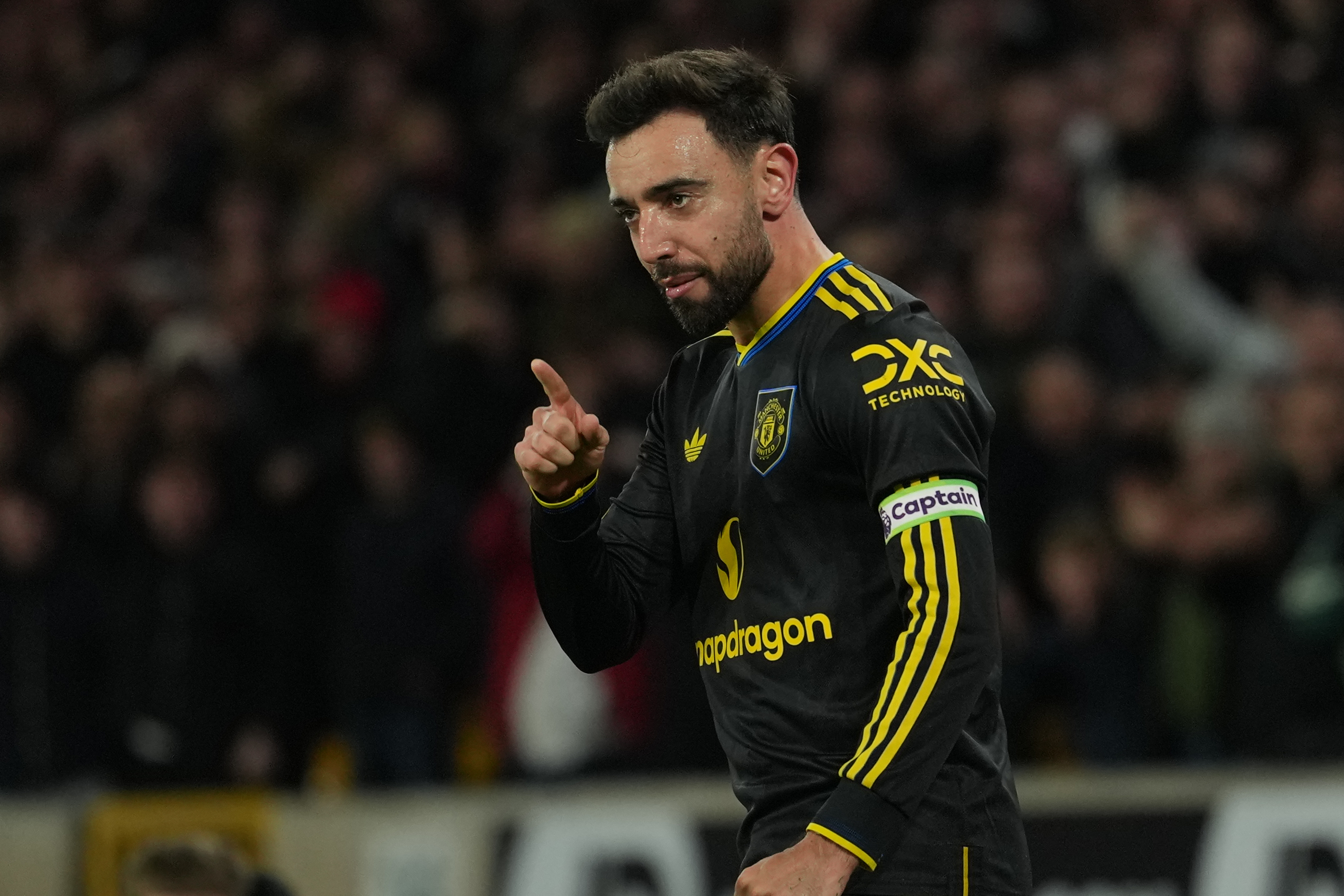 Fernandes, Manchester United crush Wolves, go sixth on ladder