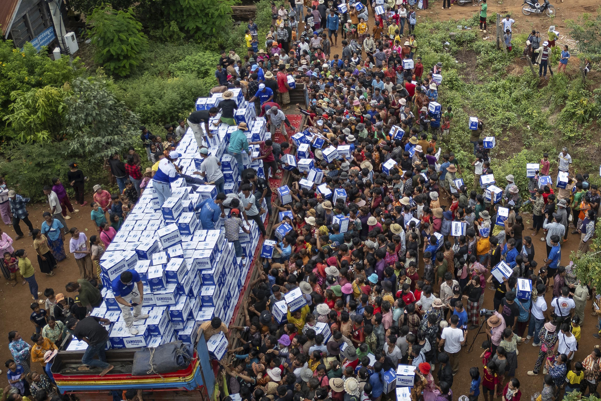 Thousands of people flee the border as fighting continues between ...