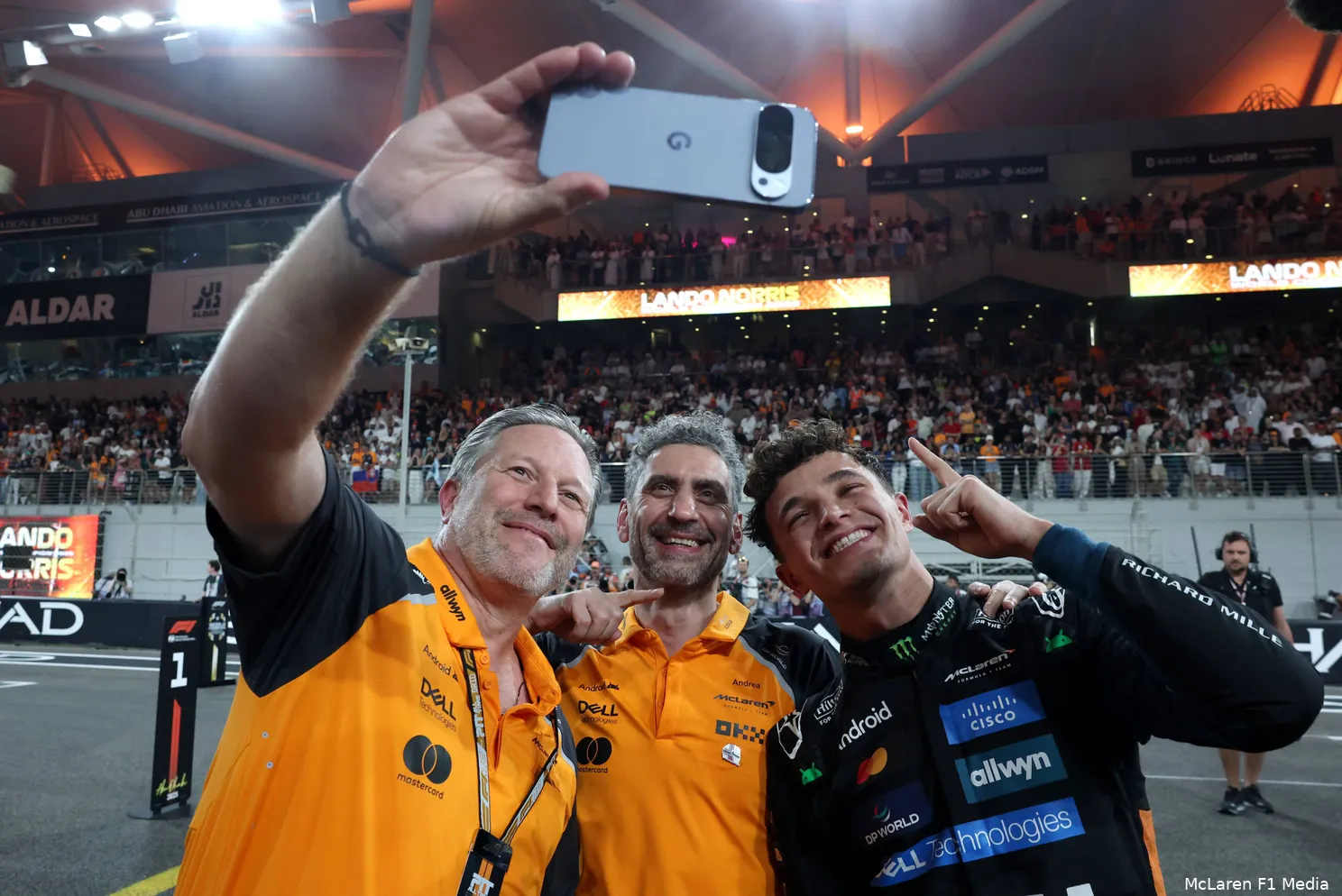 Commentator met cynisch applaus voor Brown: 'Alle fans verenigd achter ...