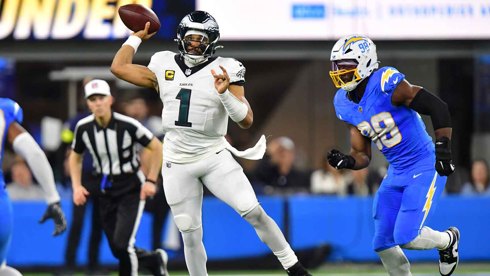 AJ Brown’s blunder leads to Jalen Hurts’ 3rd INT in Eagles-Chargers