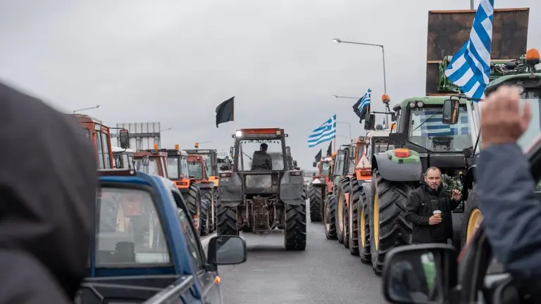 Αγρότες: Πού θα συνεχιστούν οι αποκλεισμοί και ποια μπλόκα άνοιξαν σήμερα