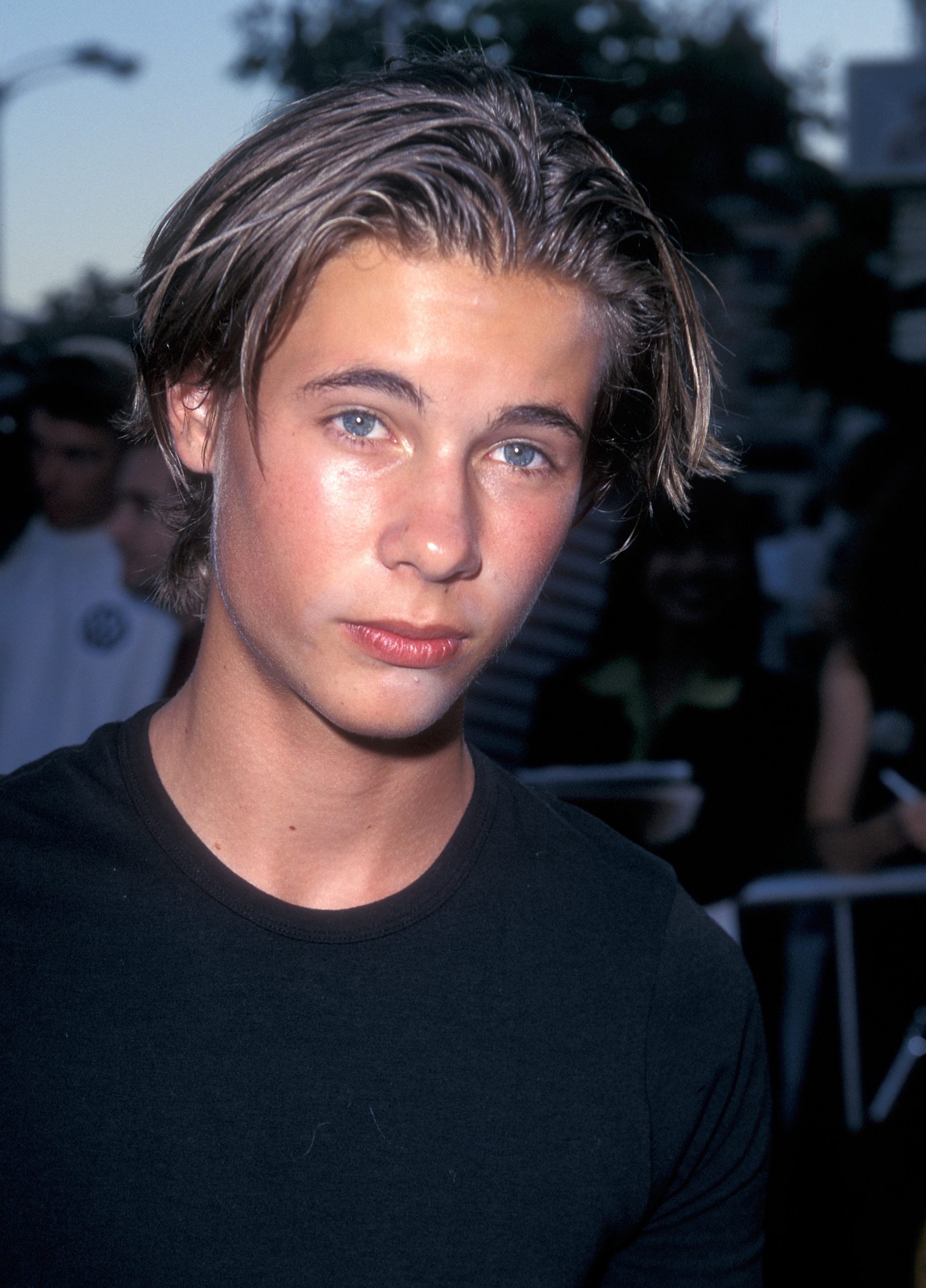 Beloved ’90s heartthrob has stepped away from Hollywood and is now ...