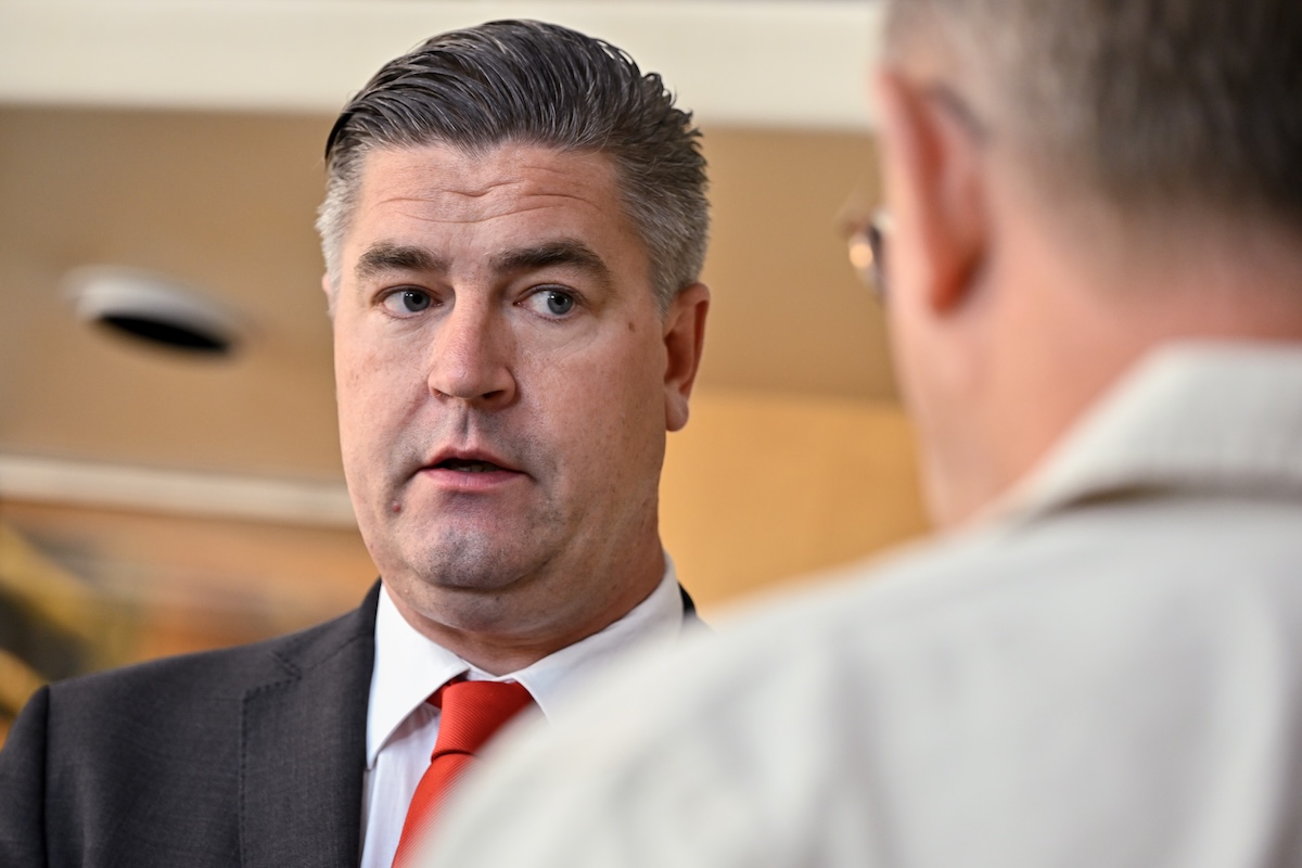 Vansinne – Tidöpartierna splittrade om euro