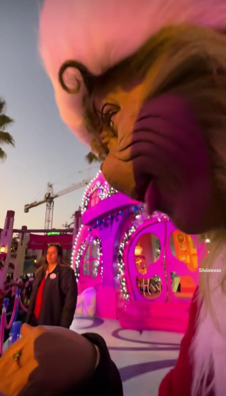 Se vuelve viral el “Grinch latino” de Universal Studios Hollywood en ...