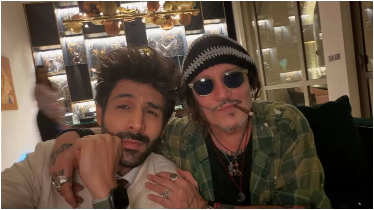 Kartik Aaryan stuns fans with epic Johnny Depp selfie; 'Pirates of the ...