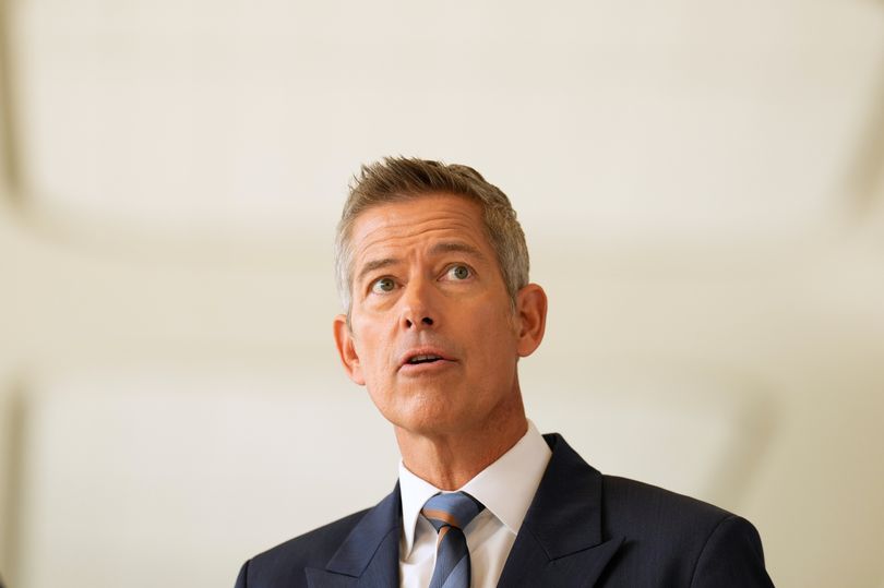Gavin Newsom uses barefoot RFK Jr plane picture in mocking rebuke of ...