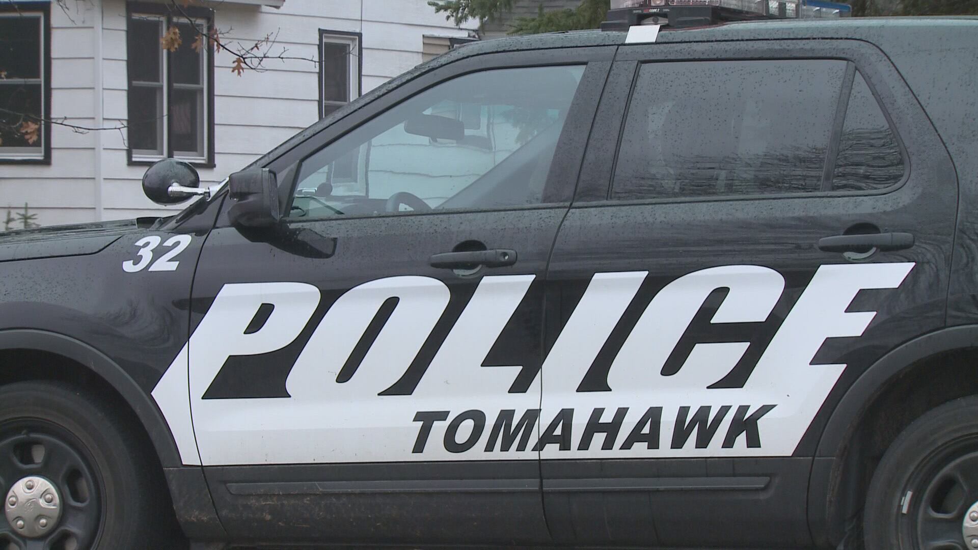Man arrested after series of threats at Tomahawk grocery store