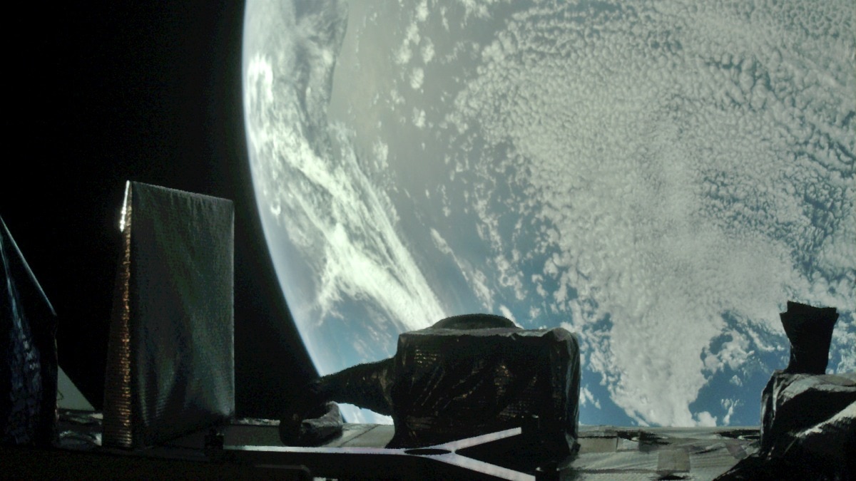 Watch: Nasa's Osiris-Apex spacecraft slingshots past Earth in stunning ...