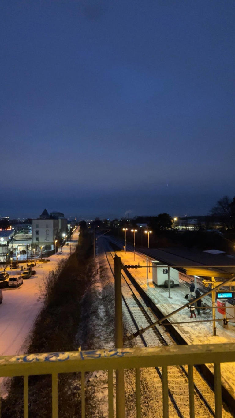 Glättegefahr und Schnee in Sachsen - Skibetrieb in Oberwiesenthal beginnt