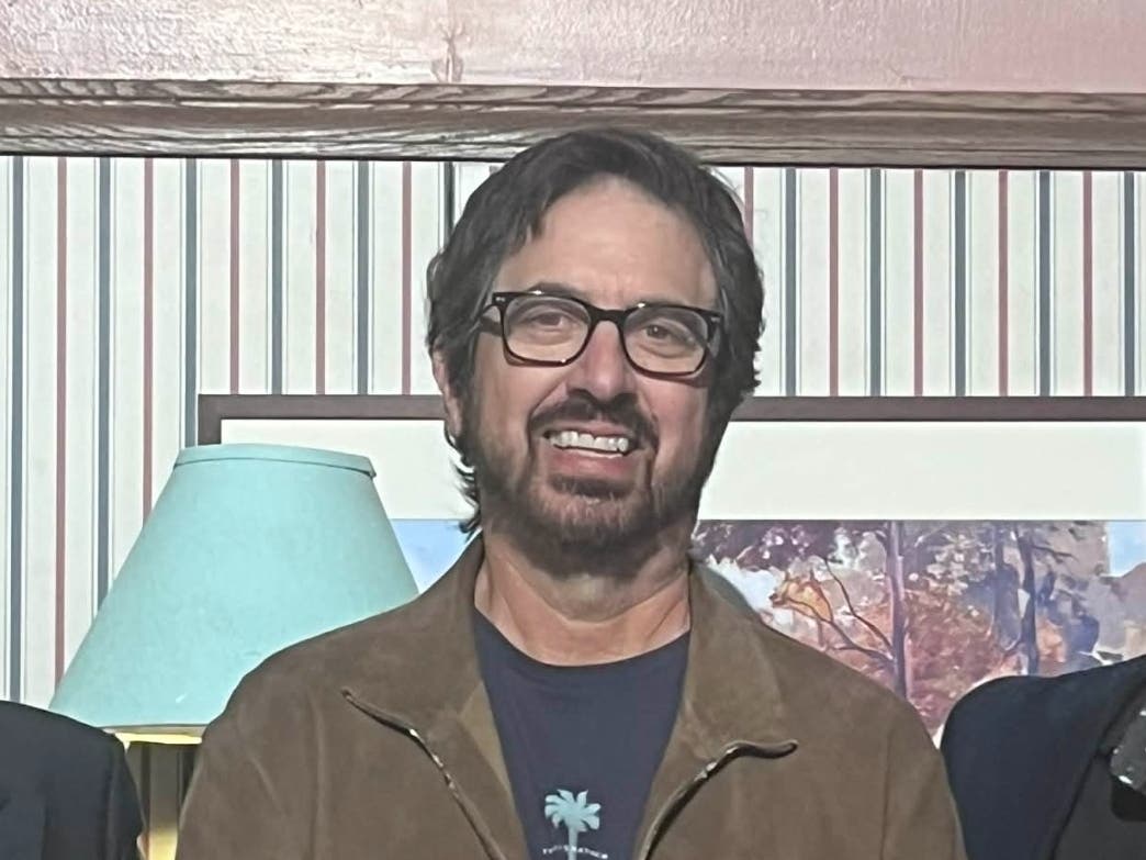 Long Island Welcomes Ray Romano Home At Opening Party For 'Everybody ...