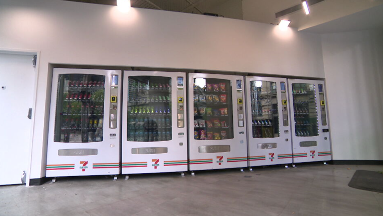 7-Eleven opens its first vending machine only operation
