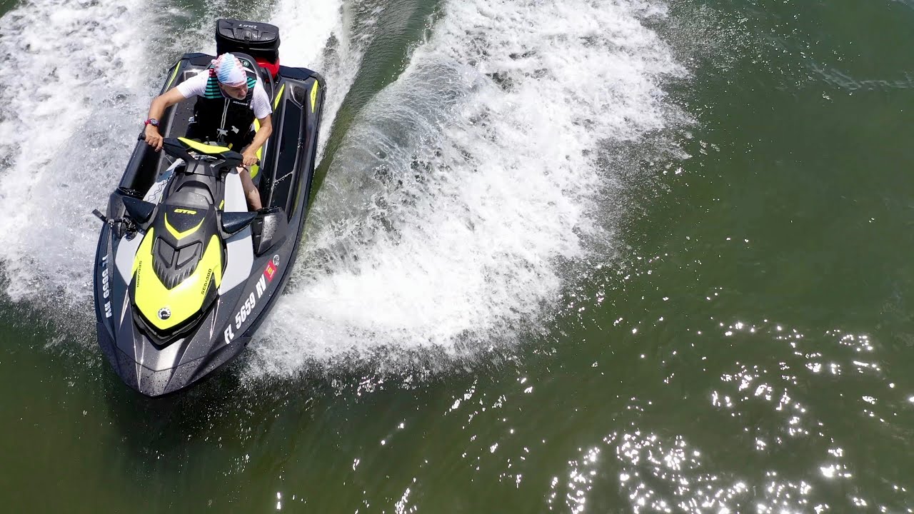 Un día sin ruedas • Juguetes para hombres • 2020 Sea-Doo GTR 230