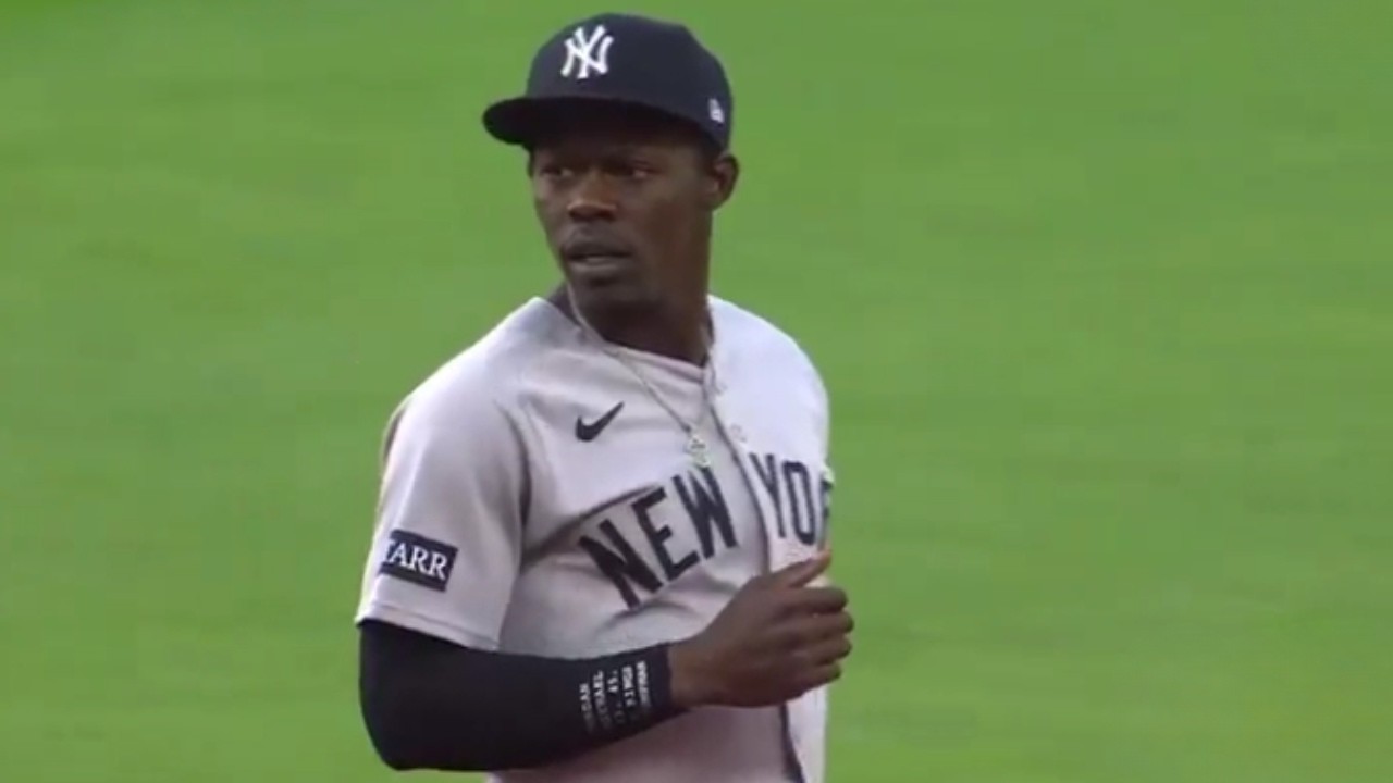 Jazz Chisholm just ran away from a broken bat that wasn't close to him