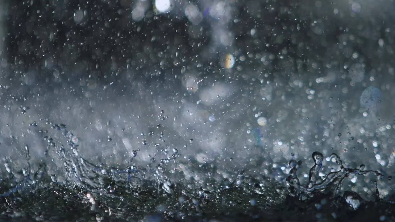 Heavy rainfall, thunderstorms and rough seas forecast across south ...