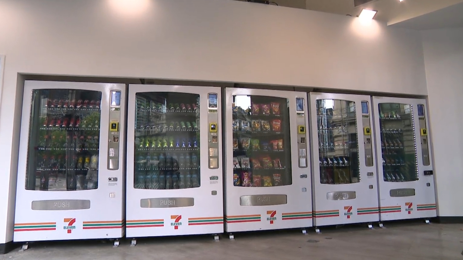 7-Eleven opens its first vending machine only operation