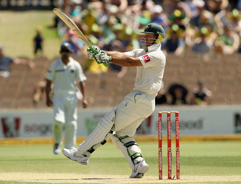 How to bat with an A4 sheet - a Ricky Ponting masterclass