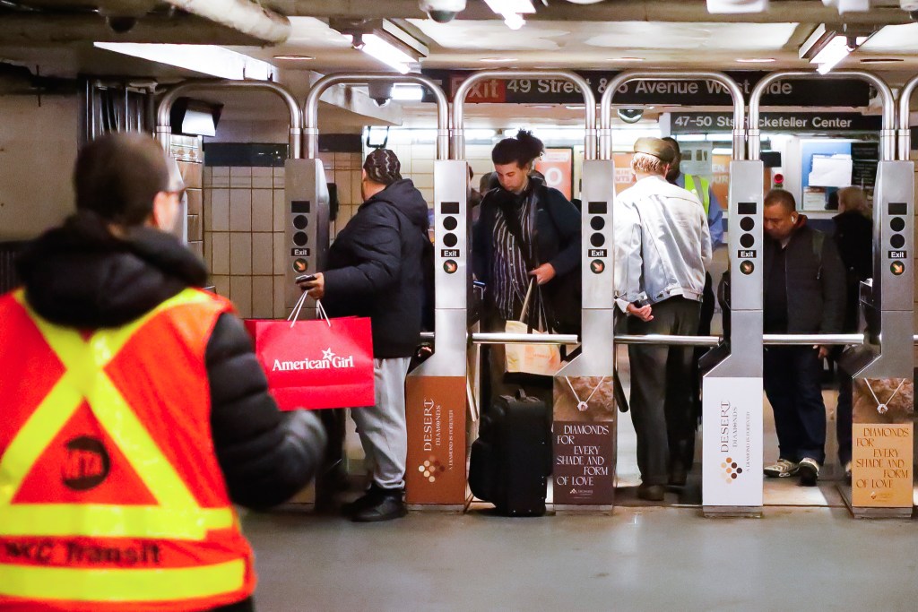 Underground Grime Wave: MTA Cleaning Crews Tackle Tourist Trash in Midtown