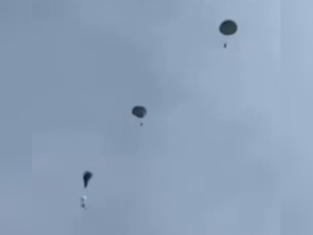 Parachute fails: Soldier crashes to the ground