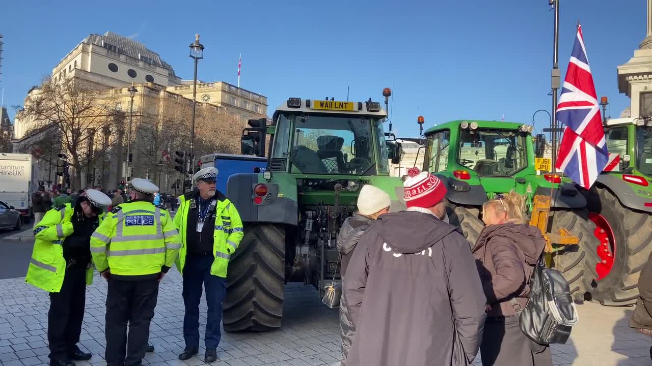 Farmers with tractors cause chaos in London on Budget Day