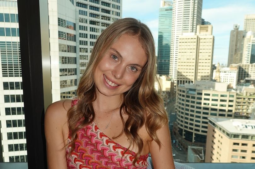 'World's hottest F1 fan' reveals £16,000 racing simulator she built in ...