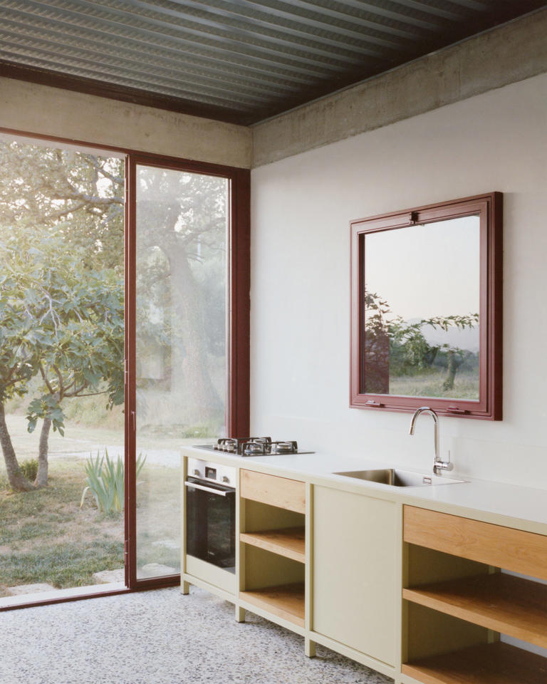 Mecozzi Verdini connects Italian villa to concrete annexe using red ...