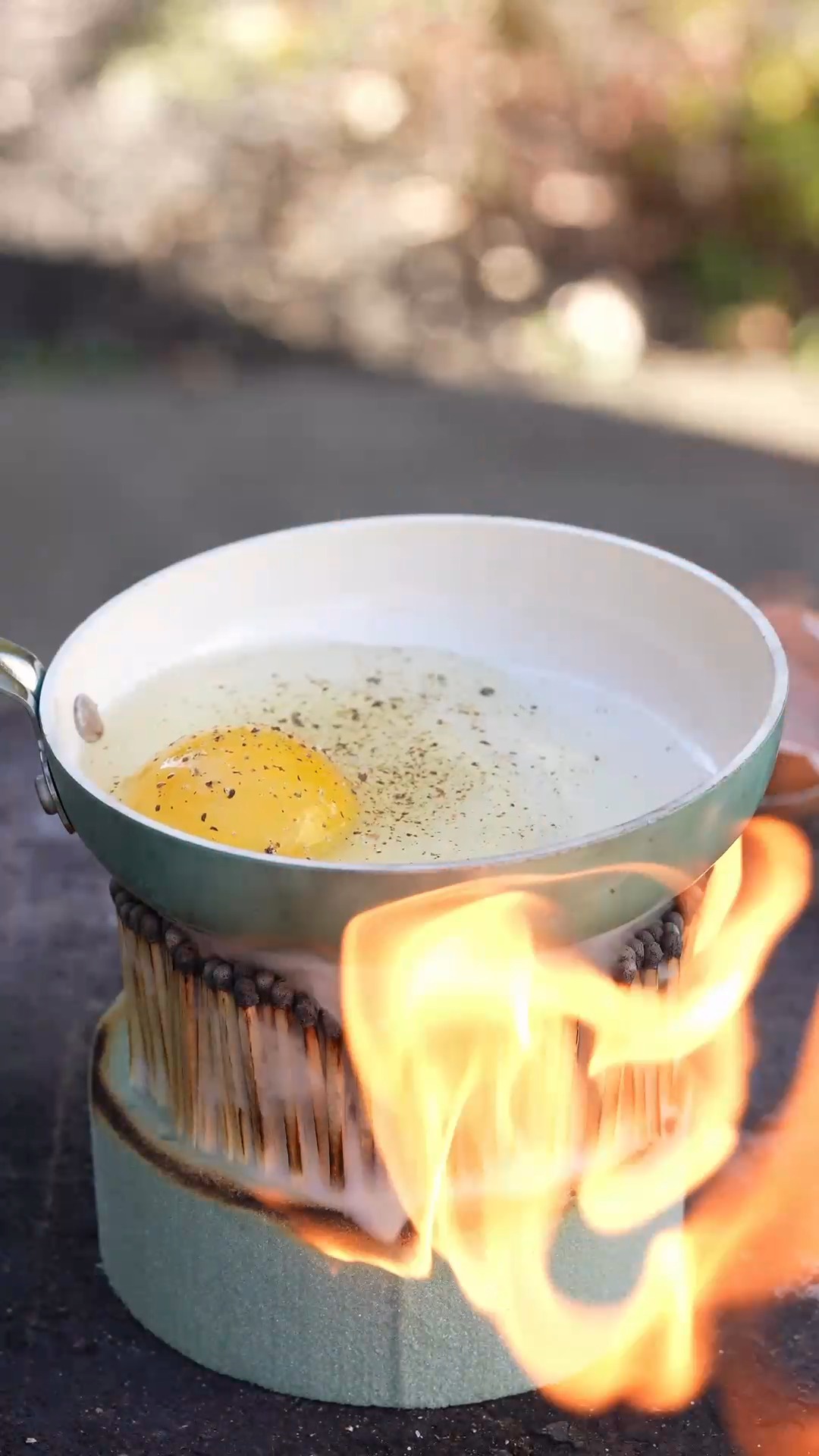 Cooking an egg on 500 matches!