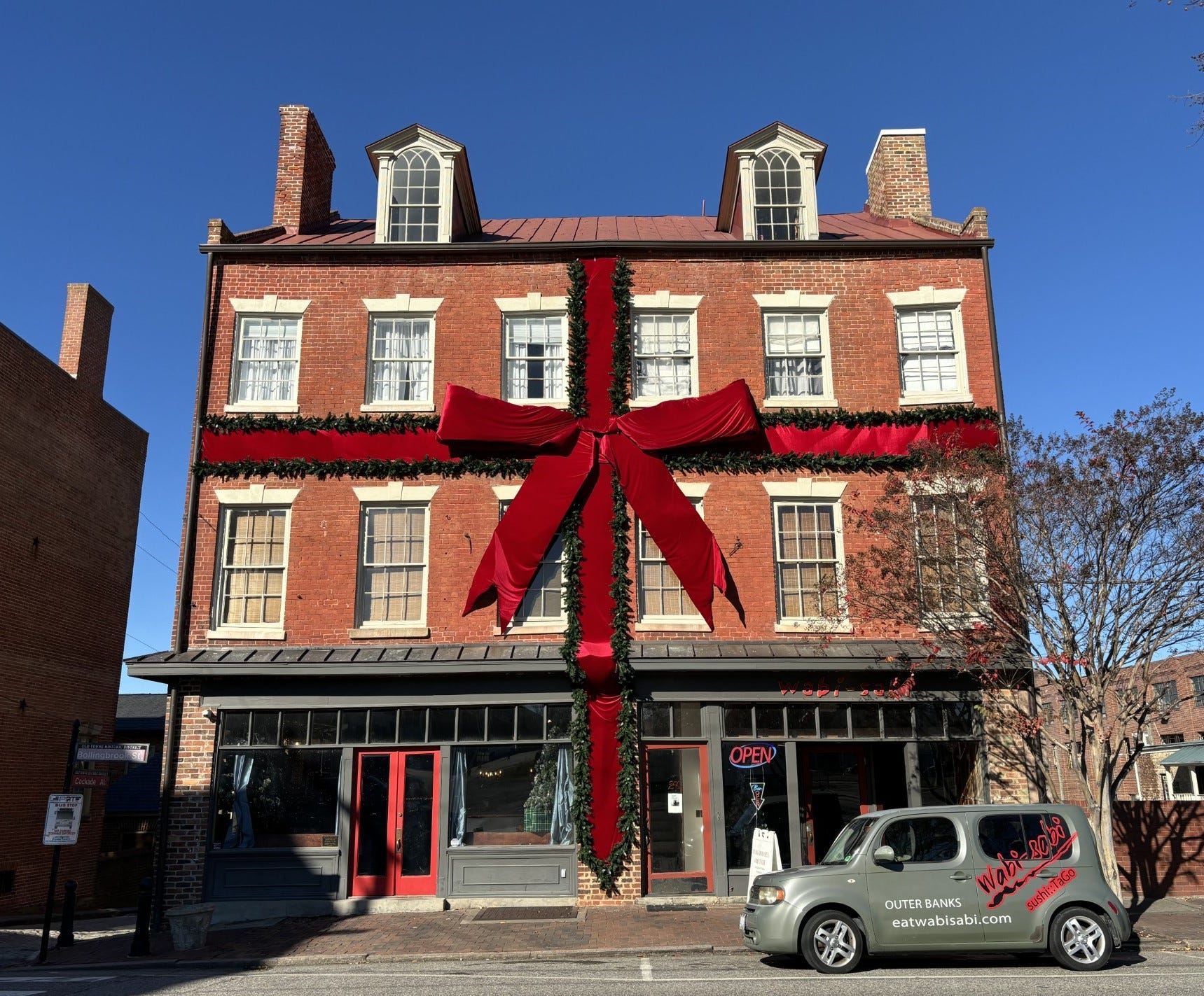 Two people hurt in kitchen fire at restaurant in Old Towne Petersburg