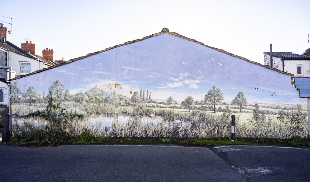 Pictures show ‘Muriel’s garden’ artist who has transformed homes across ...