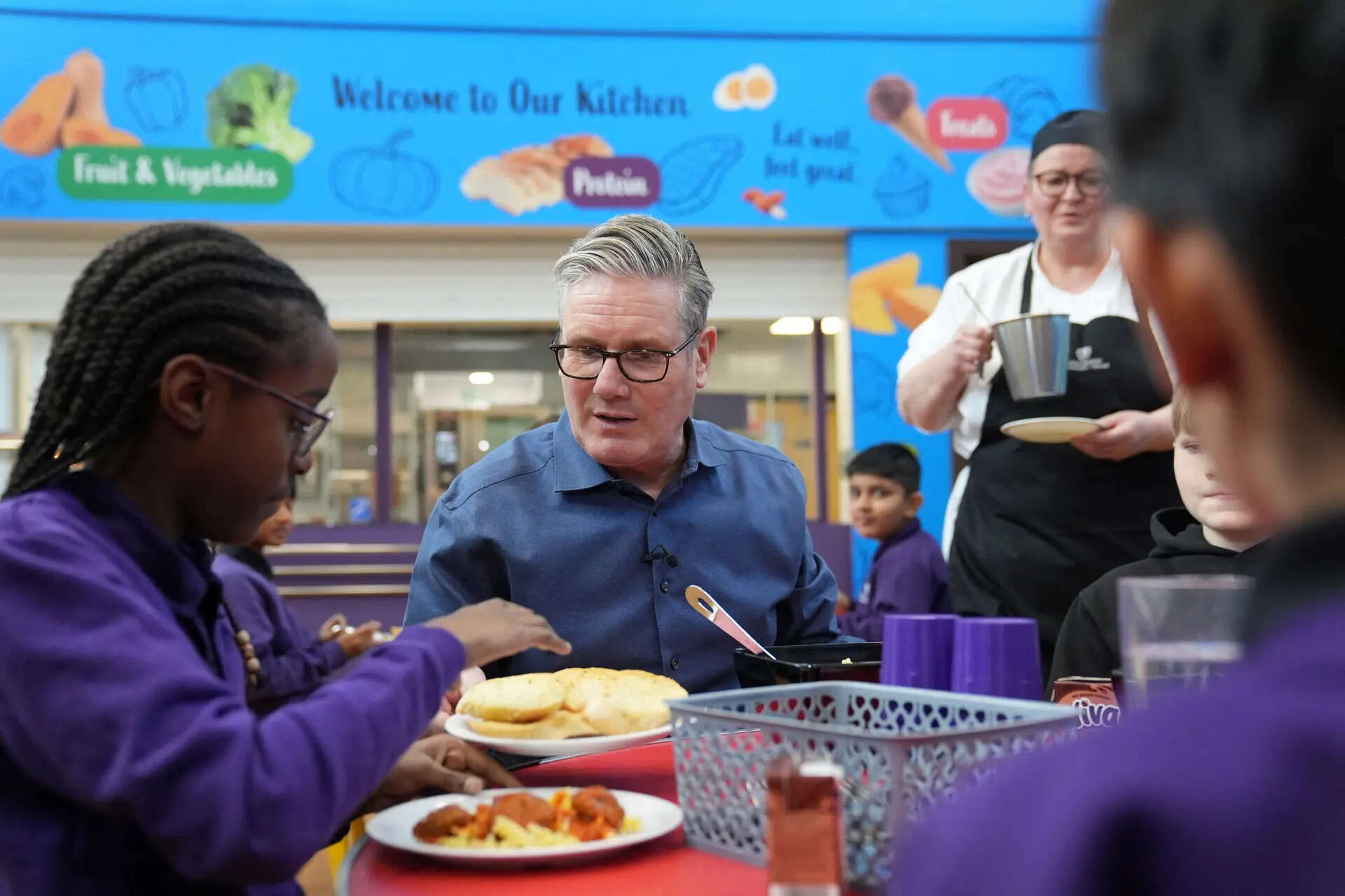 UK Prime Minister Keir Starmer’s viral ‘6-7’ dance at school ...