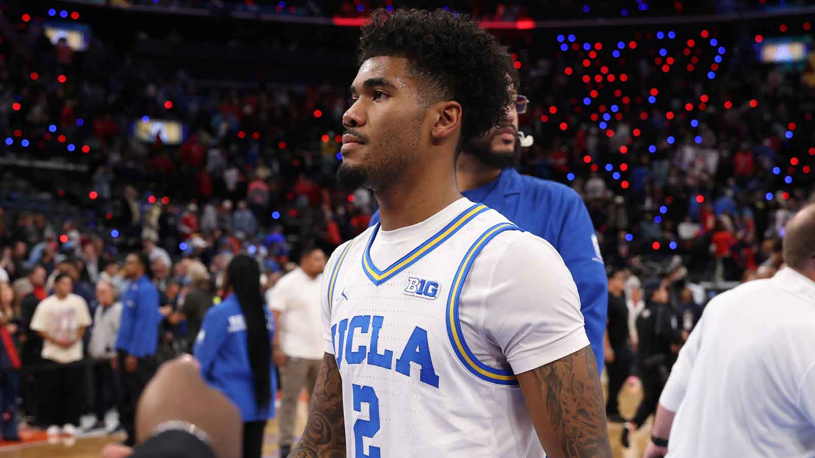 UCLA basketball star Donovan Dent takes down Illinois with full-court ...