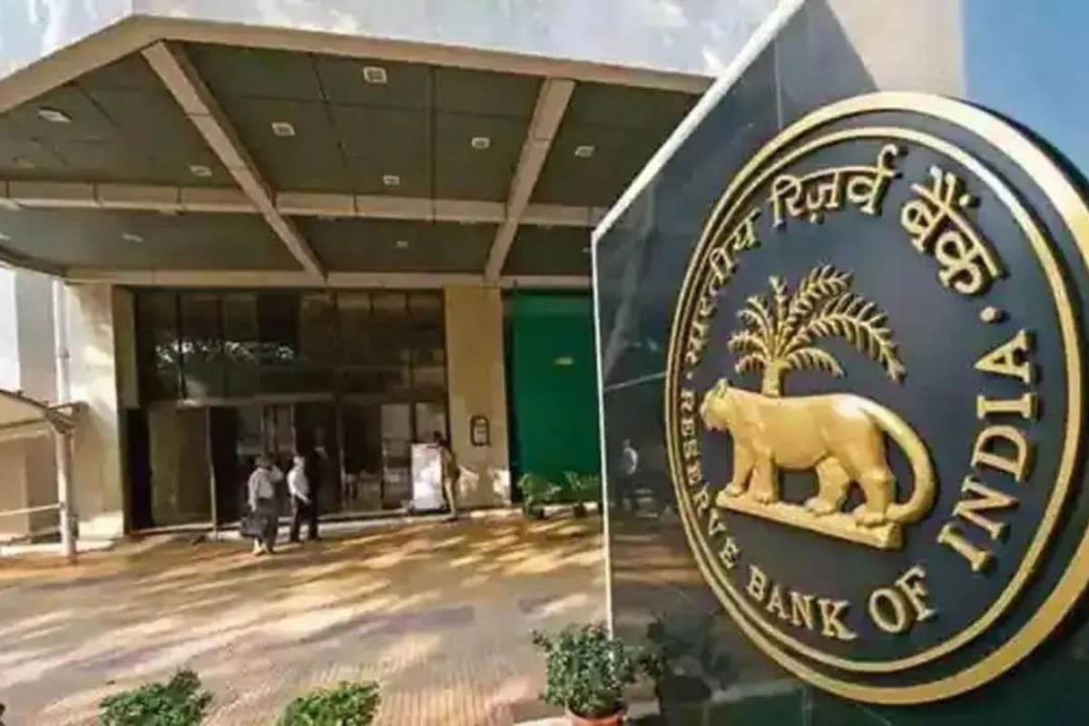 RBI Draft Proposes Weekly Credit Score Updates: What It Could Mean For ...