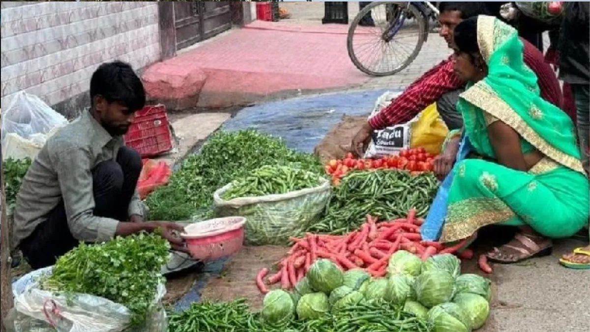 Vegetable Rate Hike: सब्जियों की कीमतें बेकाबू, सहालग में टमाटर से गोभी ...