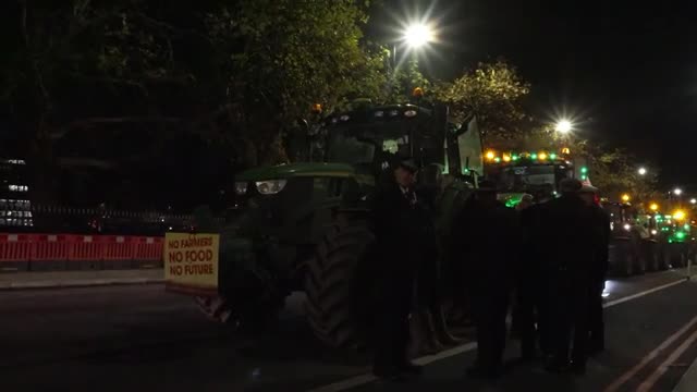 Tractors descend on London for farmers’ protest despite police ban