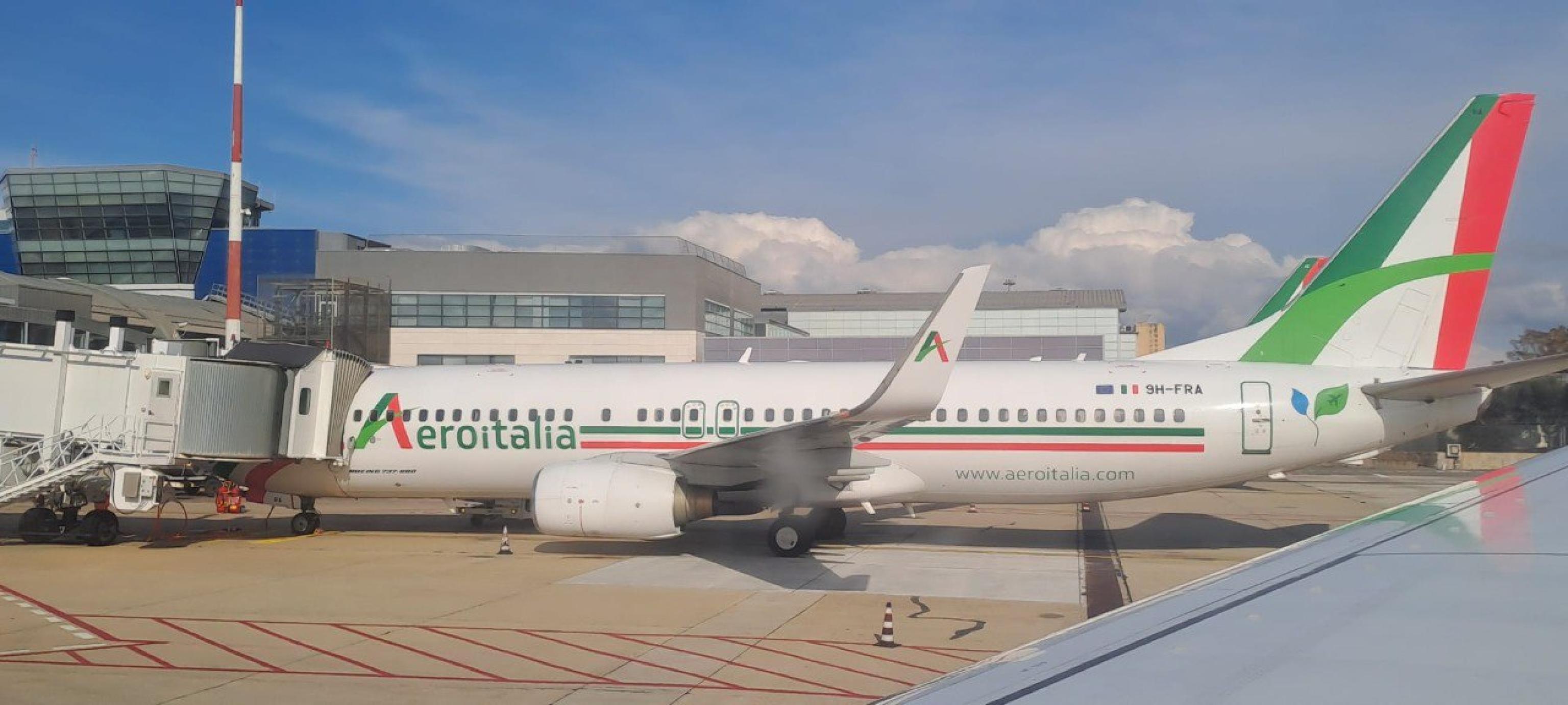 Problemi al motore, volo Cagliari-Milano torna indietro