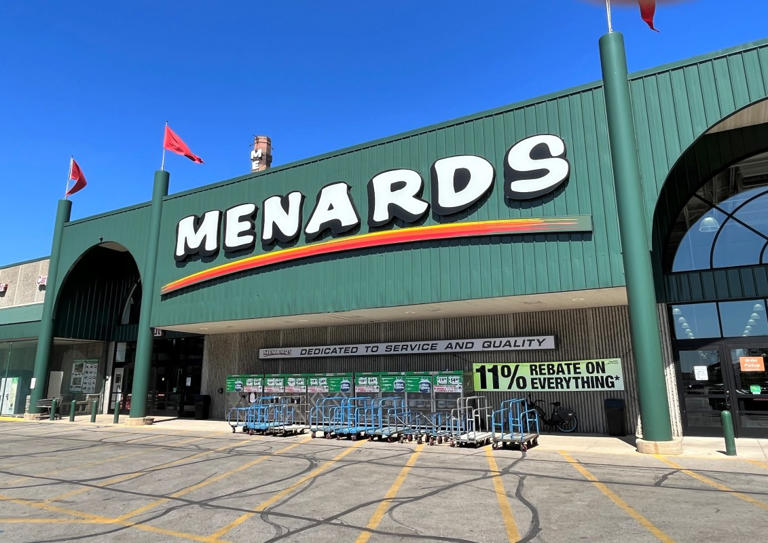 Menards’ 2025 holiday hours for Christmas Eve and Christmas Day