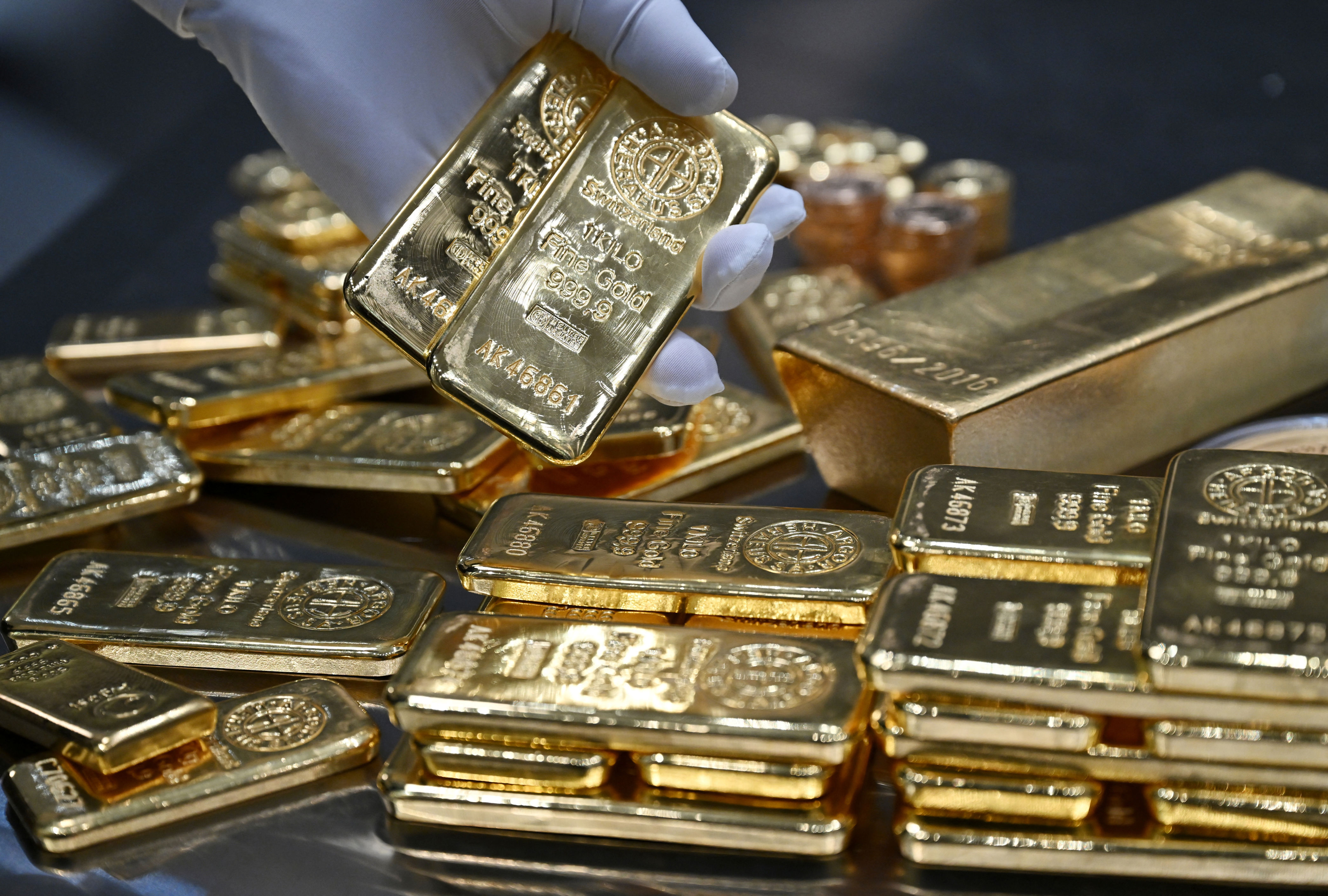 Gold prices rise as US economic data adds to Fed interest rate cut bets