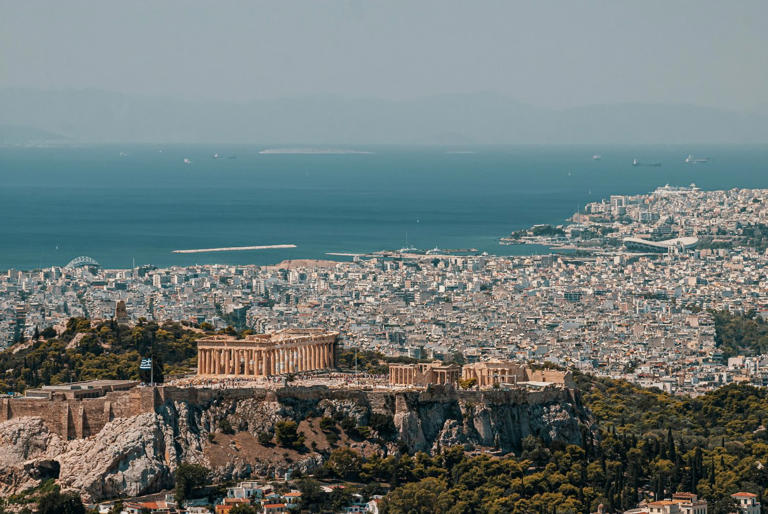 Δες αν δικαιούσαι 50%, 70% έκπτωση στον ΕΝΦΙΑ ή πλήρη απαλλαγή