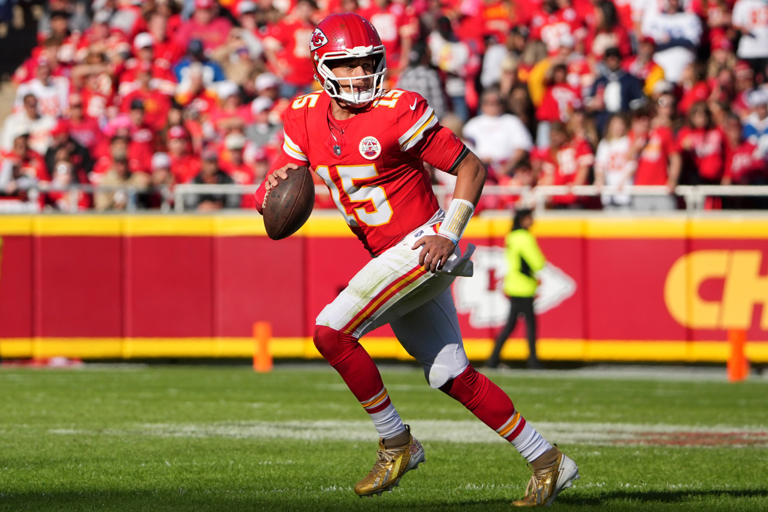 Video of Patrick Mahomes' knee injury is hard to watch