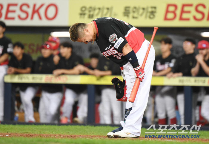 The scandal thrown by the 42-year-old batter into the FA market ...