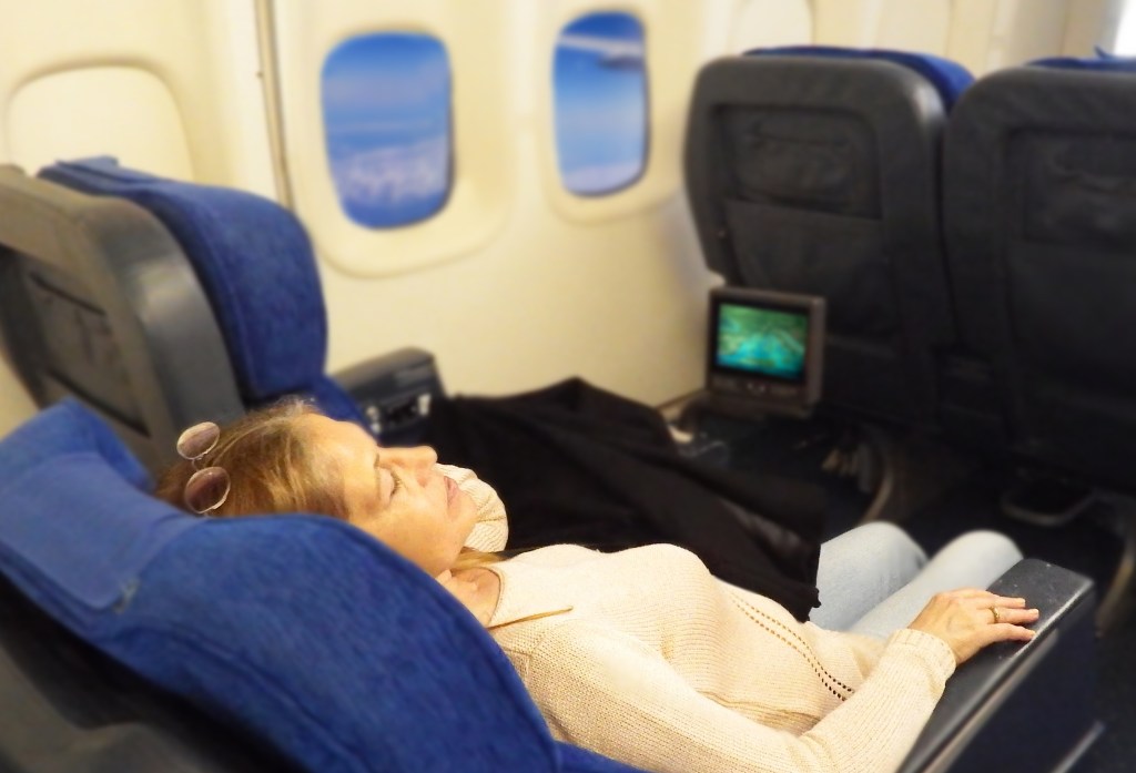 7 things you should never do on a plane