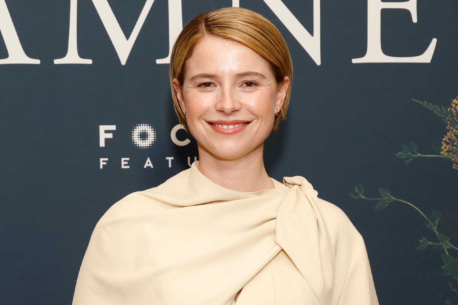 Jessie Buckley says her husband doesn't join her on red carpets to ...