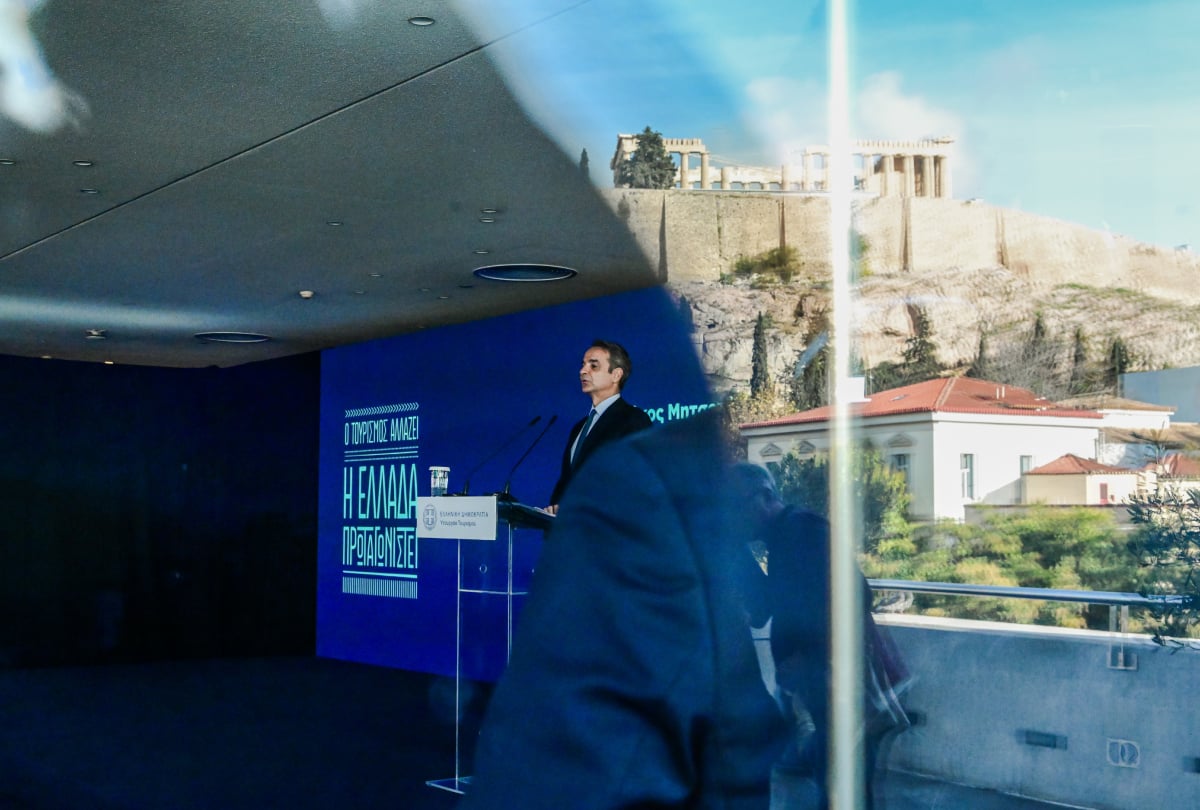 Το λογοπαίγνιο του Μητσοτάκη για την «Ιθάκη» του Τσίπρα και τα χαμόγελα