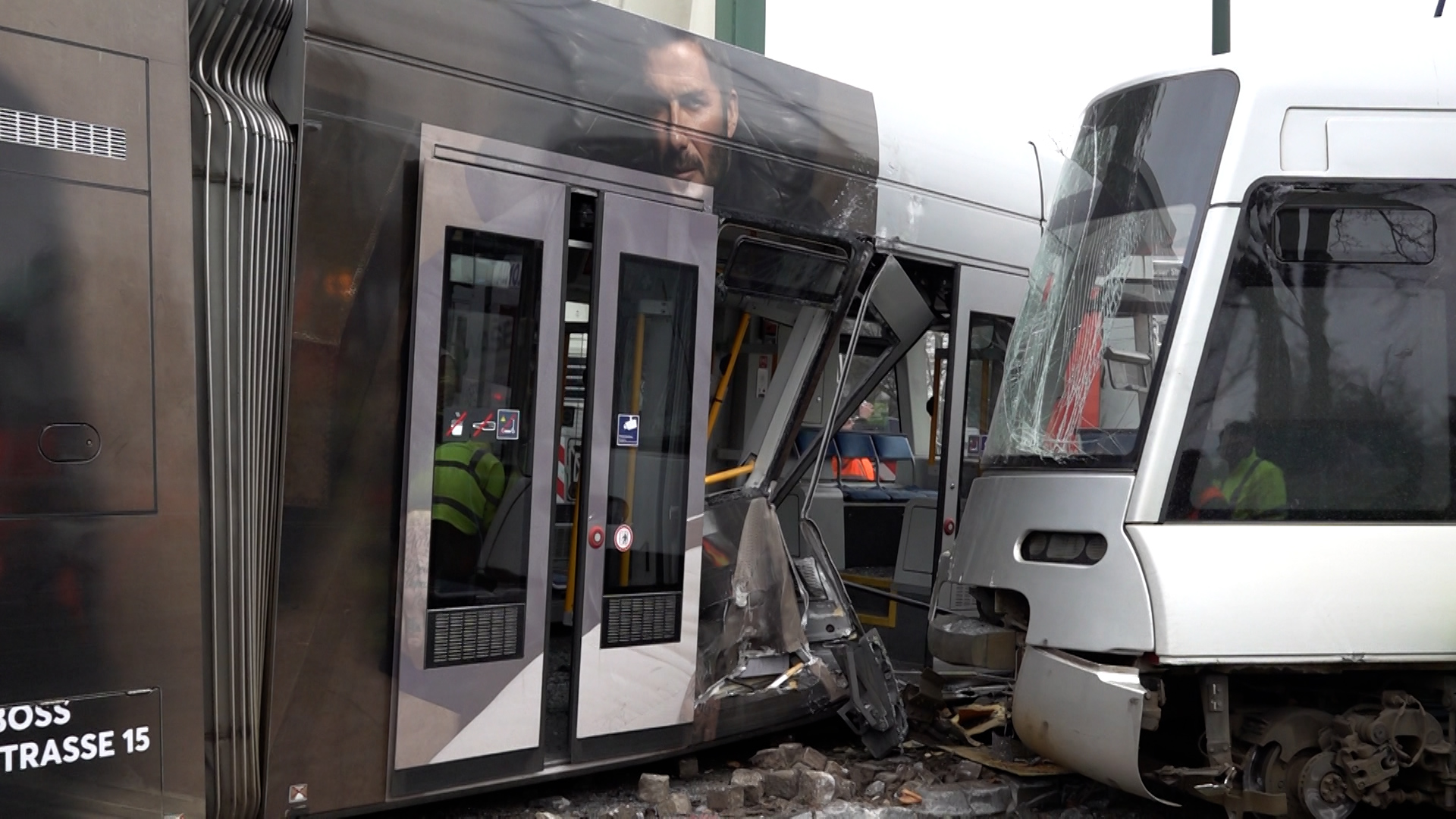 Zugunfall in Düsseldorf: 13 Verletzte