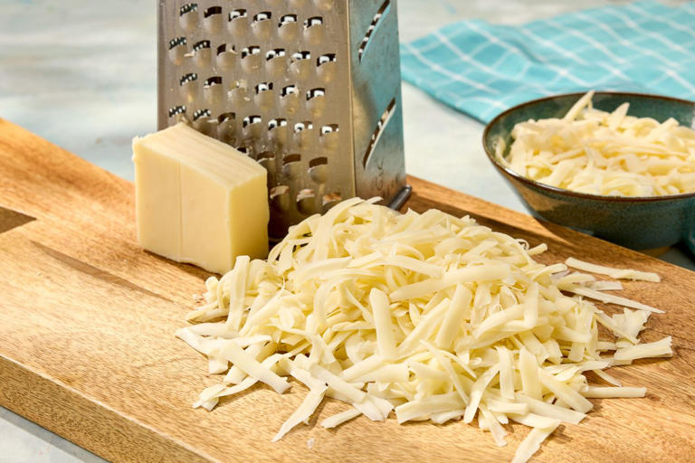 Do white and yellow cheddar actually taste different?
