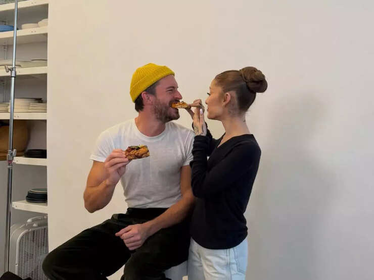 Ariana Grande & Jonathan Bailey's NYT cooking moment: 'Is this AI ...