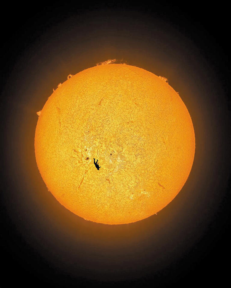 Solar Photo Depicts 'Icarus' Fall in Sun's Glare