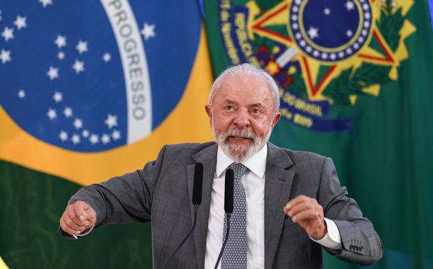 A direita testa a arma do escândalo por associação contra Lula
